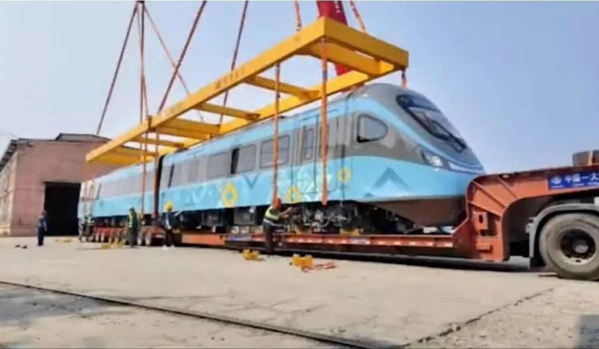 В Астану доставили первые два состава LRT (ВИДЕО)